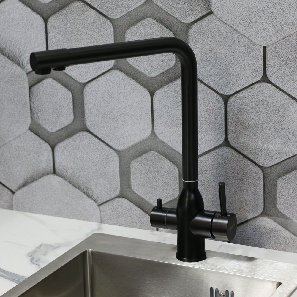 Смеситель для кухни с подключением к фильтру MELANA Stello (610304PVD-B) черный