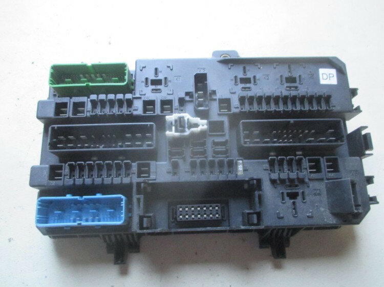 Блок предохранителей салонный 13181278 DP 5DK008669-31 6238074 Опель Астра H - VA-112