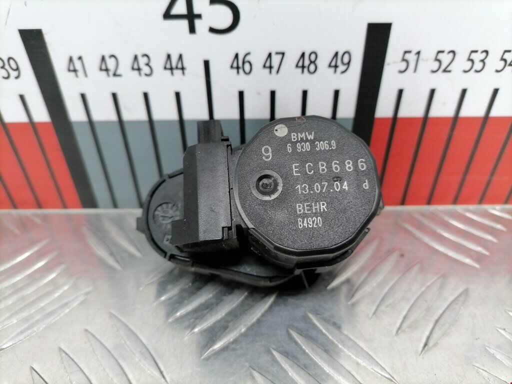 Сервопривод (электропривод моторчик привода) заслонки печки BMW 5-Series (E60/E61) 64116930306 арт. 2026244