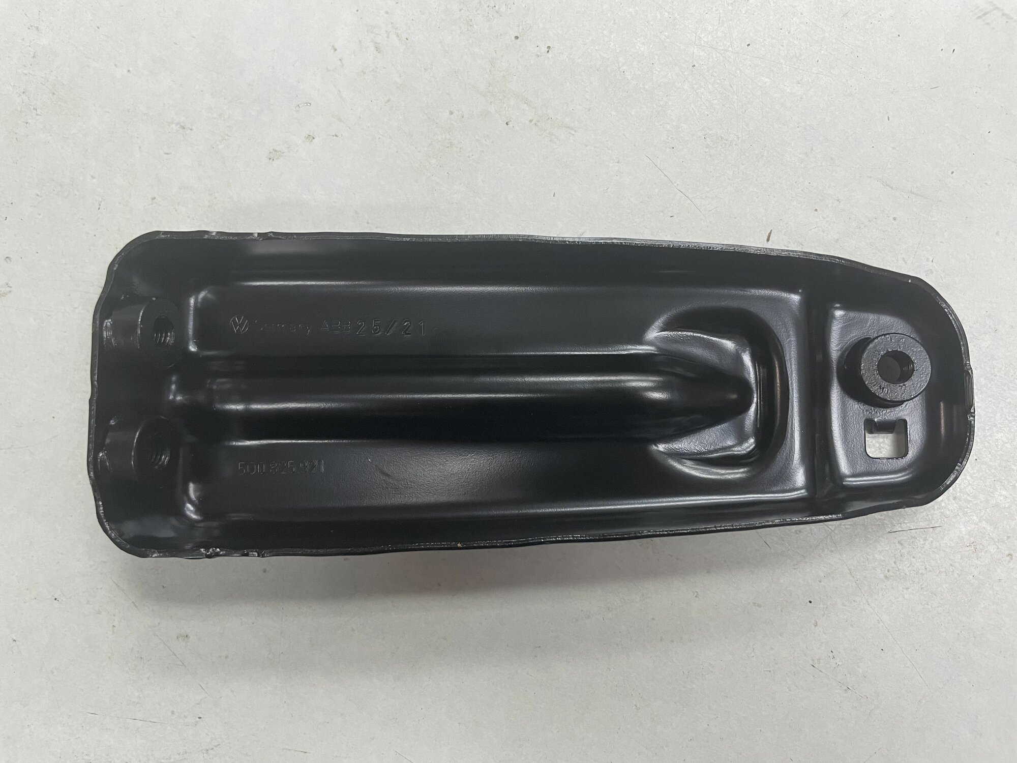 VAG 5Q0825921 Кронштейн защиты картера левый для VW GOLF VII (2012>)