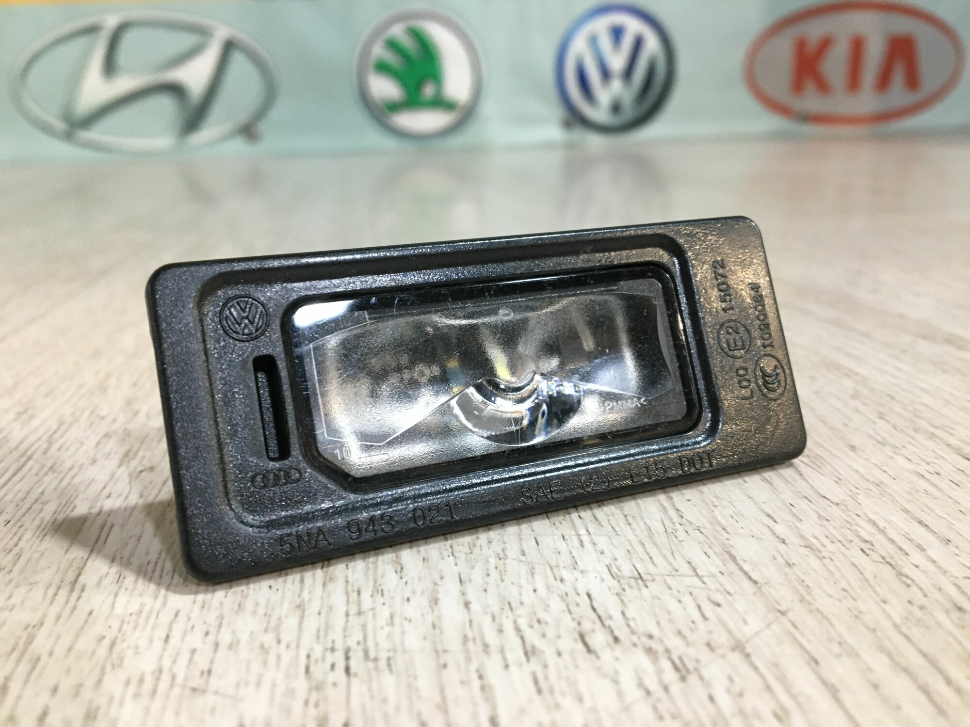 Фонарь подсветки номера плафон LED диодный оригинал Skoda Octavia Rapid Volkswagen Polo Tiguan A5 Roomster