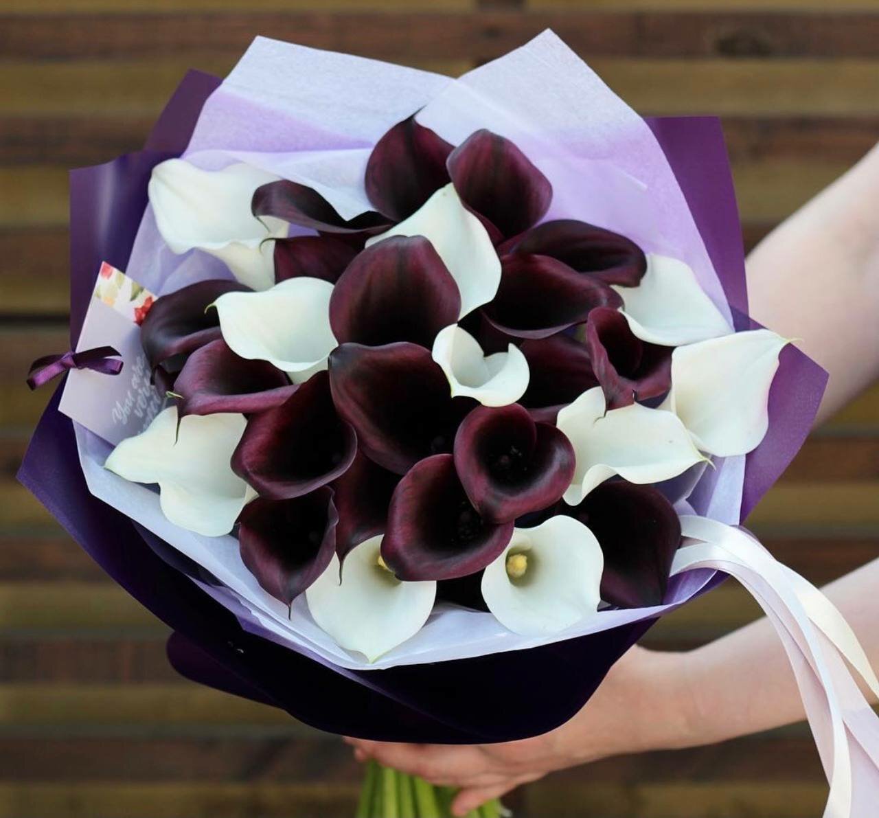 Премиум букет из белых и черных калл, премиум цветы, шикарный, красивый букет цветов, каллы.