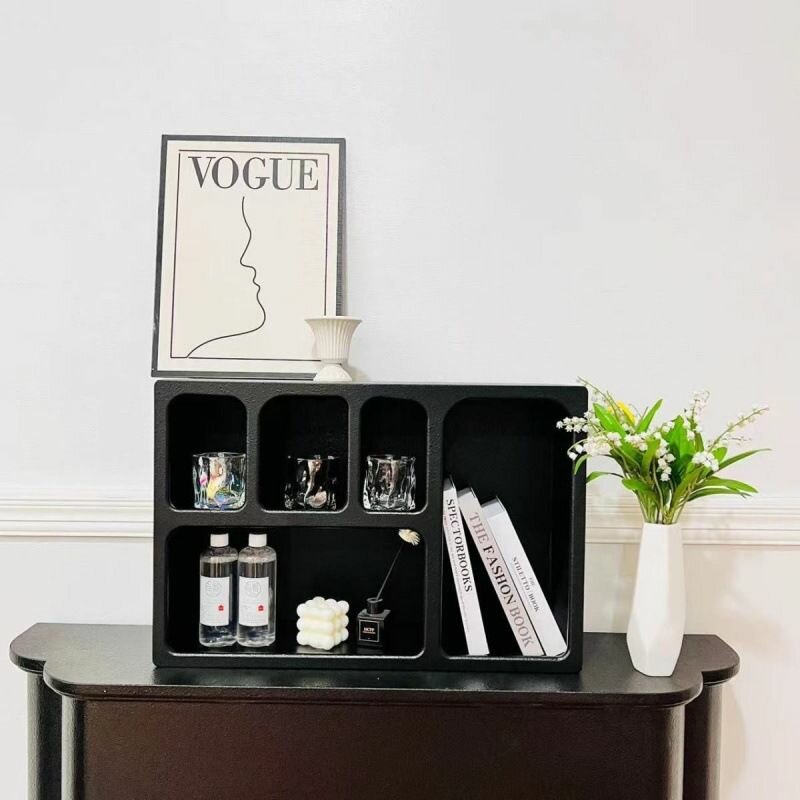 Белый настенный шкаф для хранения вещей