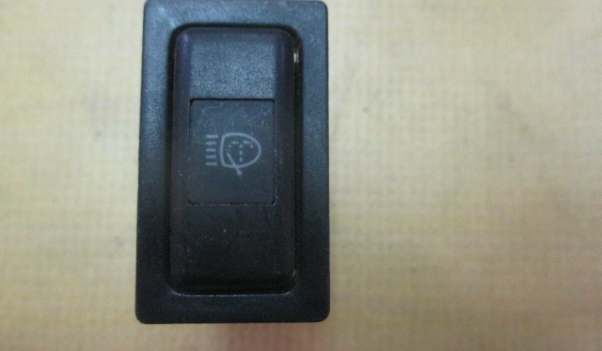 Кнопка многофункциональная Avensis II Toyota 8415005031