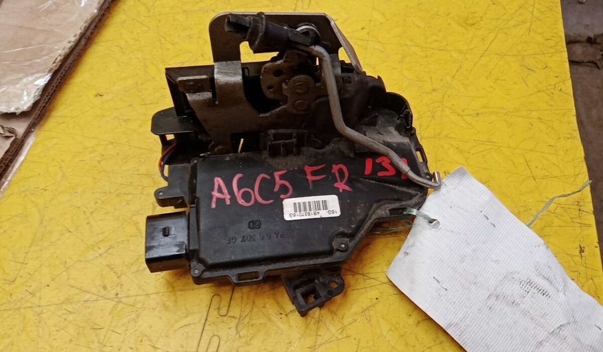 Замок двери передней правой A6 (C5) Audi 4B1837016G