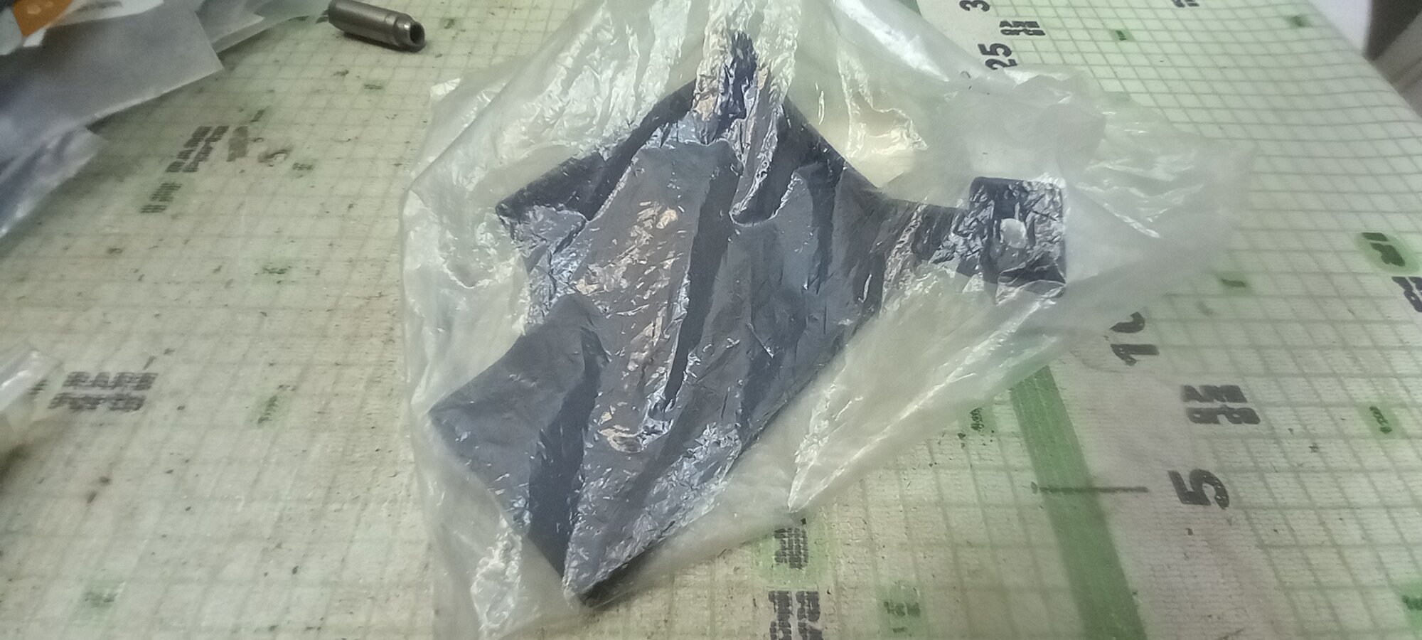 Дефлектор внутрениий бампера переднего левый