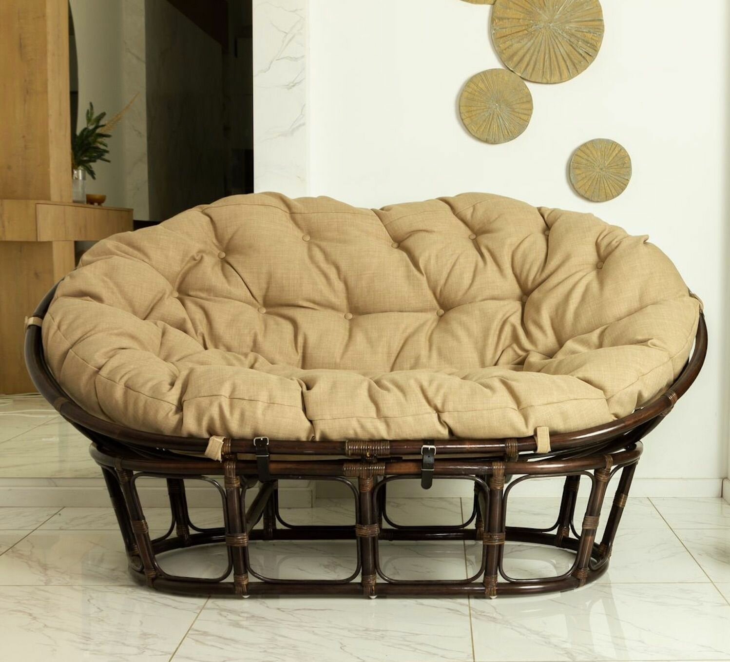 Кресло Мамасан плетёное из натурального ротанга с мягкой подушкой