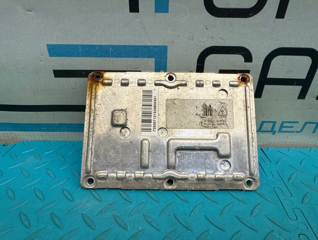 Блок розжига ксенона Volvo XC90 2006 C B5254T2 2.5 OEM 30727205