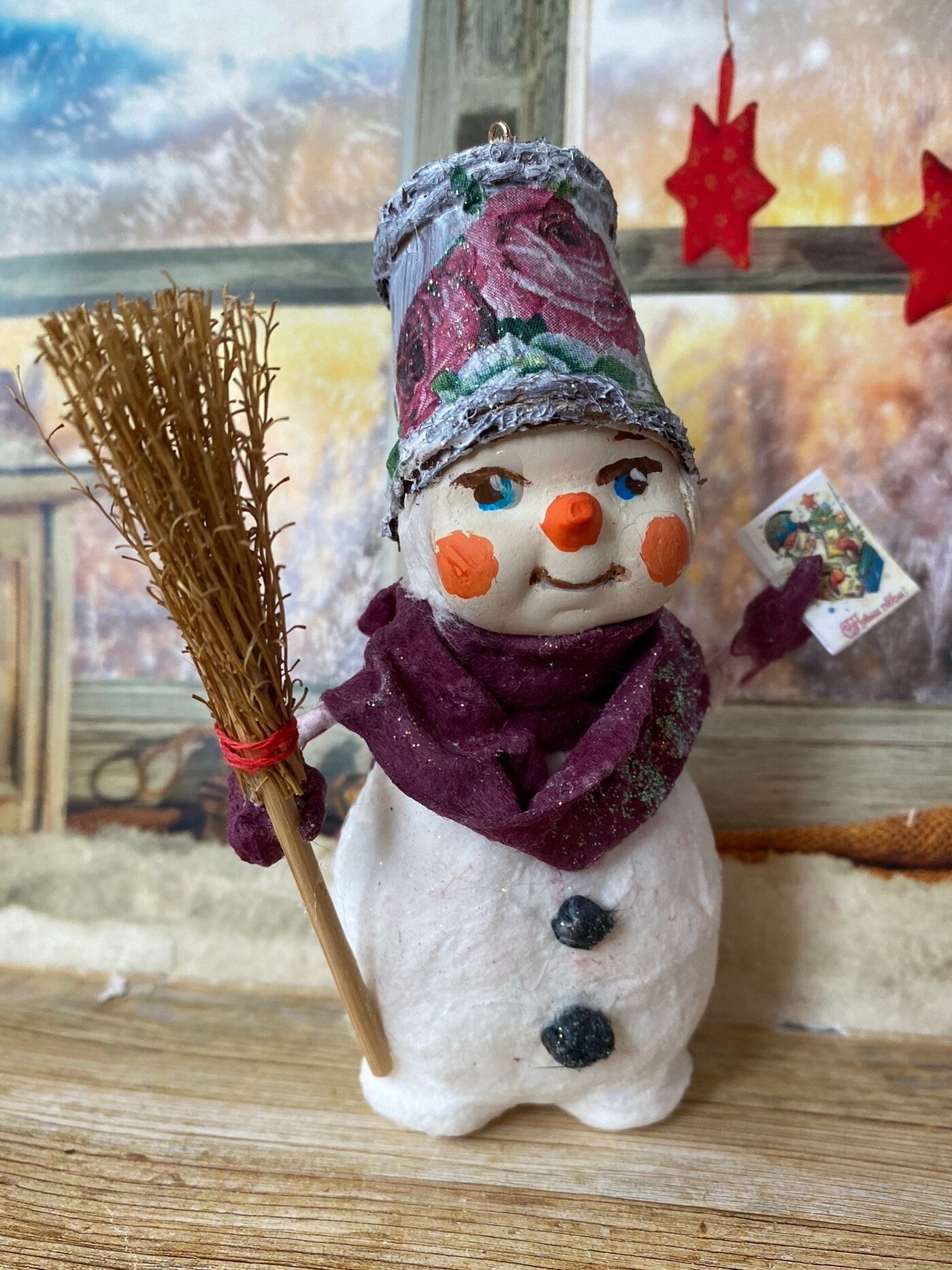 Ватная игрушка ручной работы Снеговик с метлой.