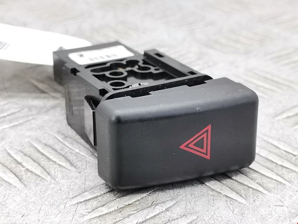 Кнопка аварийной сигнализации Mazda 3 BK BP4K664H0 арт. 2158200
