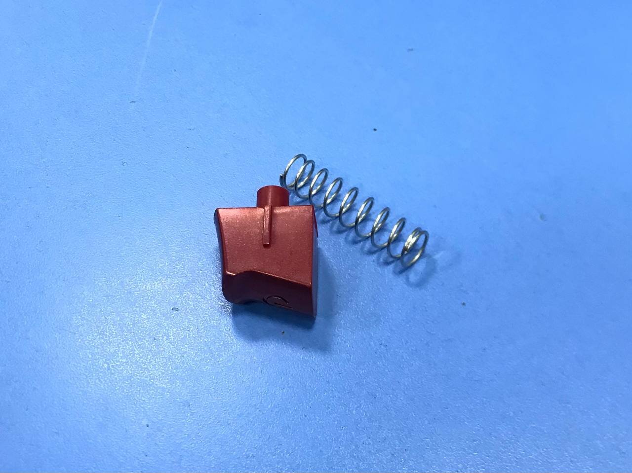 Декоративная кнопка "сеть" ручного пылесоса Redmond RV-UR361