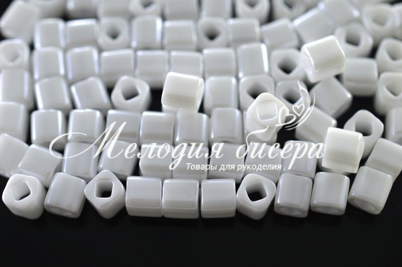 Бисер японский TOHO Cube кубический 4мм #0121 белый, глянцевый непрозрачный, 5 грамм