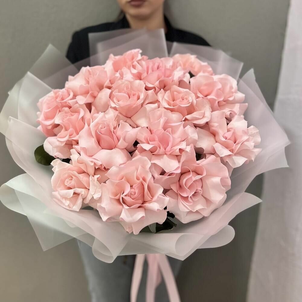 Большой букет из розовых французских роз, 15 штук, высота 55 см - римская роза