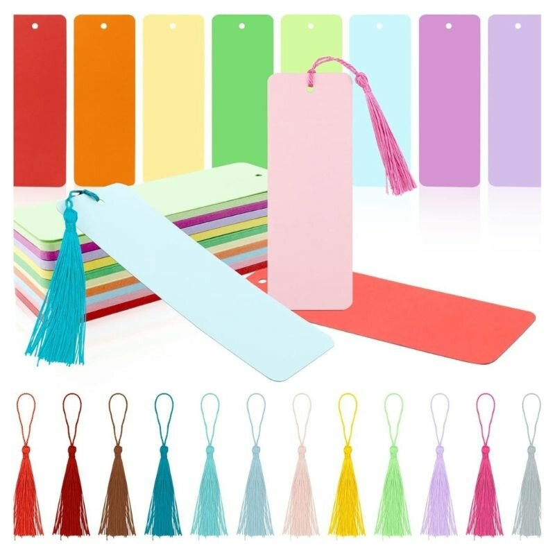 Пустая закладка из цветного кардстока и набор разноцветных кисточек