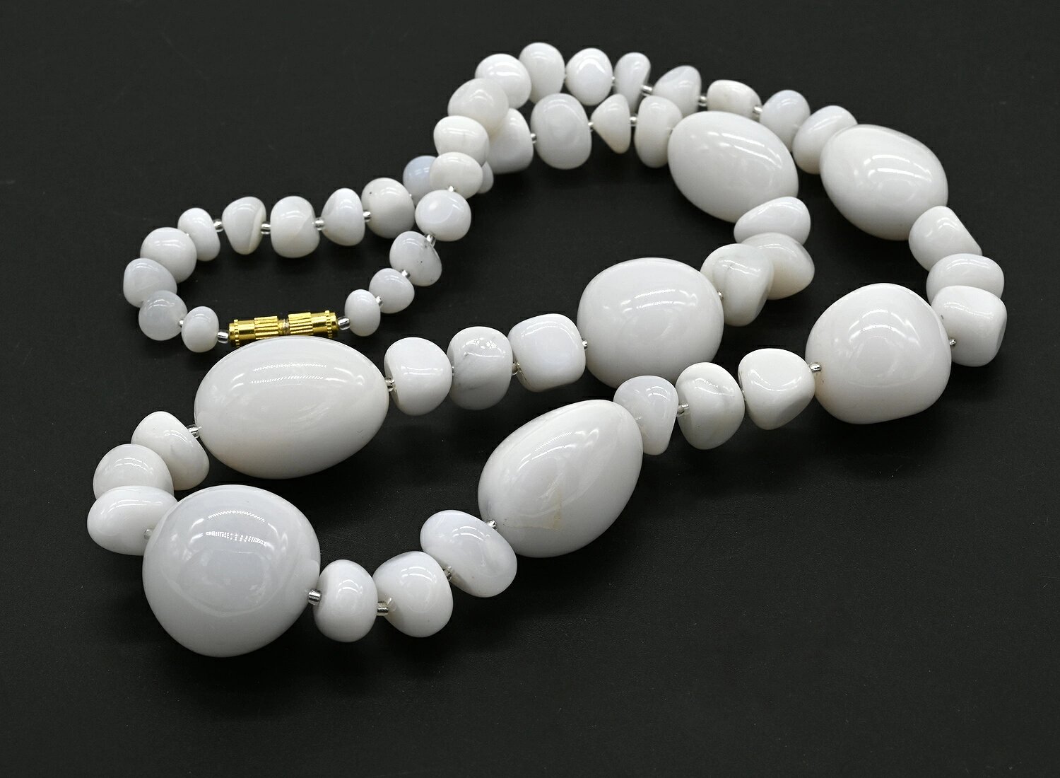 Бусы, кахолонг