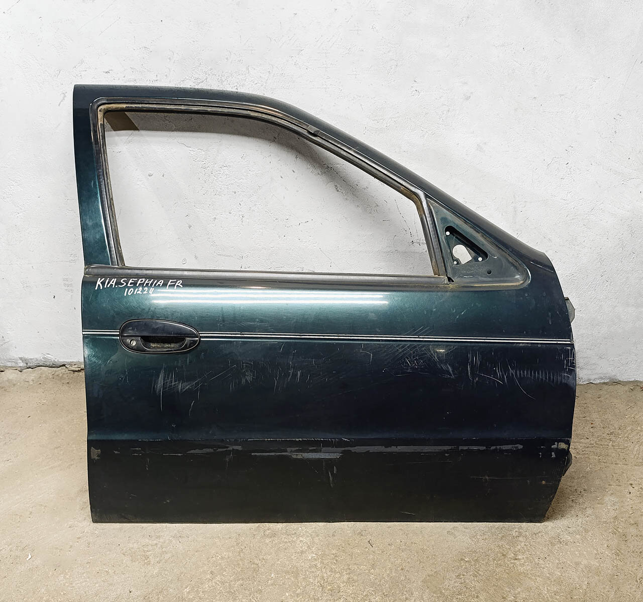 Дверь передняя правая Kia Sephia I