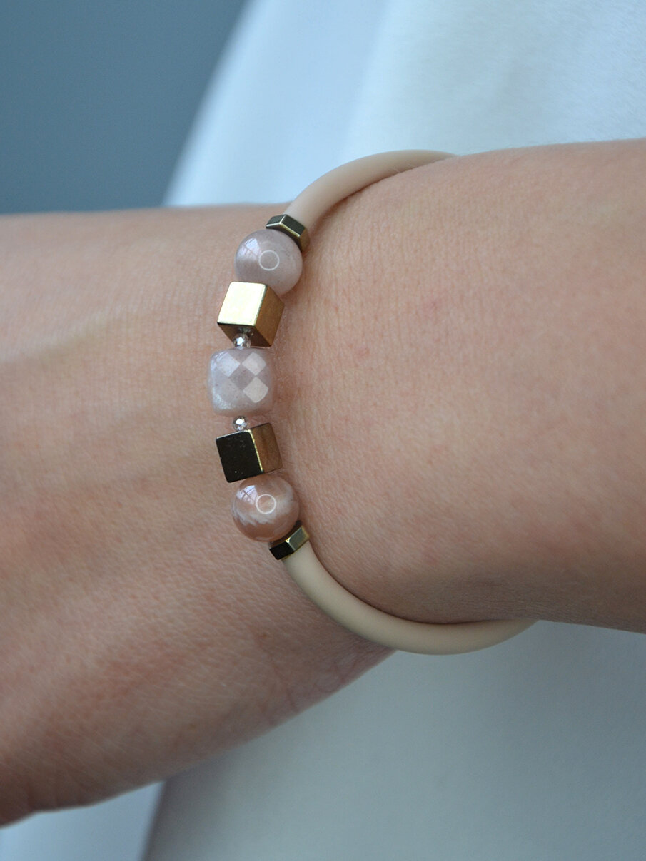 Эластичный браслет