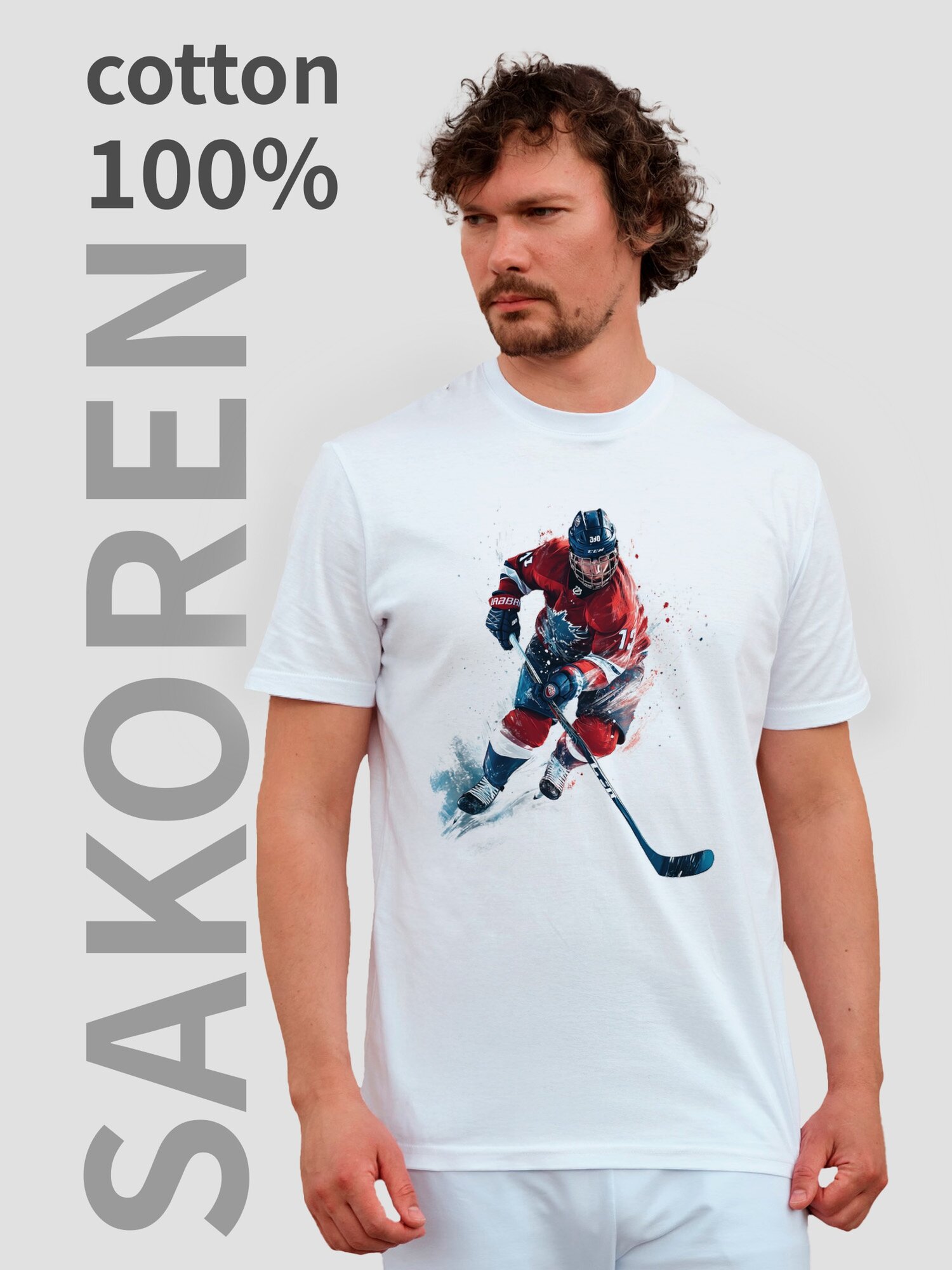 Футболка классическая мужская с авторским принтом Хоккеист в красной, белой форме с классной, крутой клюшкой на хоккейном льду, белый хлопковый трикотаж с прикольным рисунком на груди