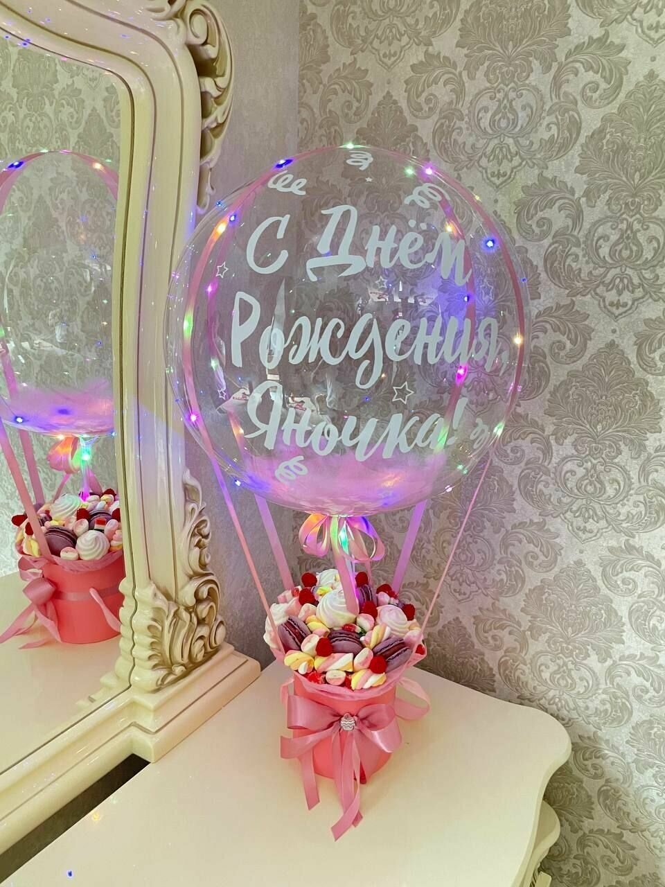 Сладкий букет из зефира с шаром баблс