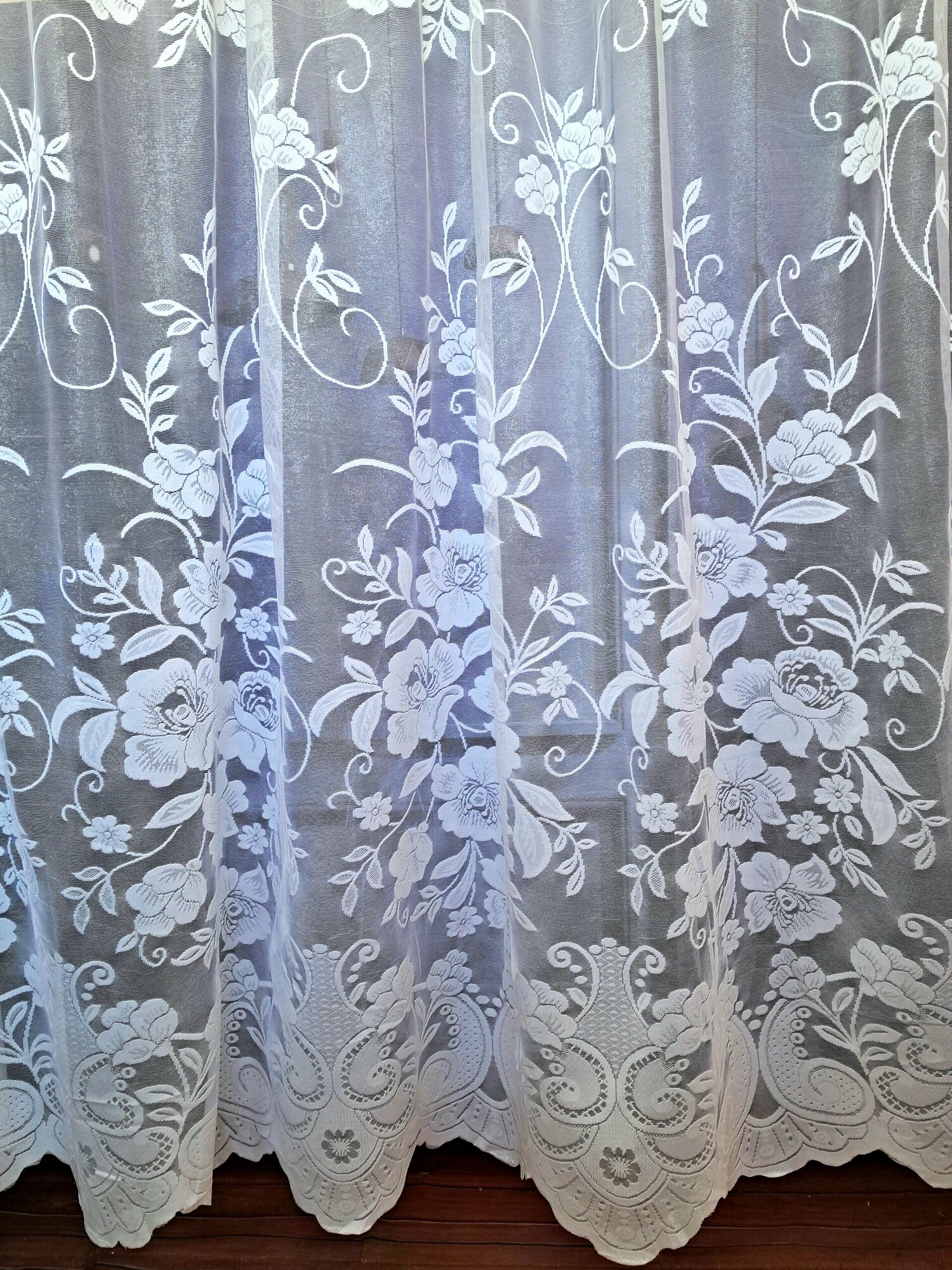Тюль короткая. Ширина 200см высота 90см