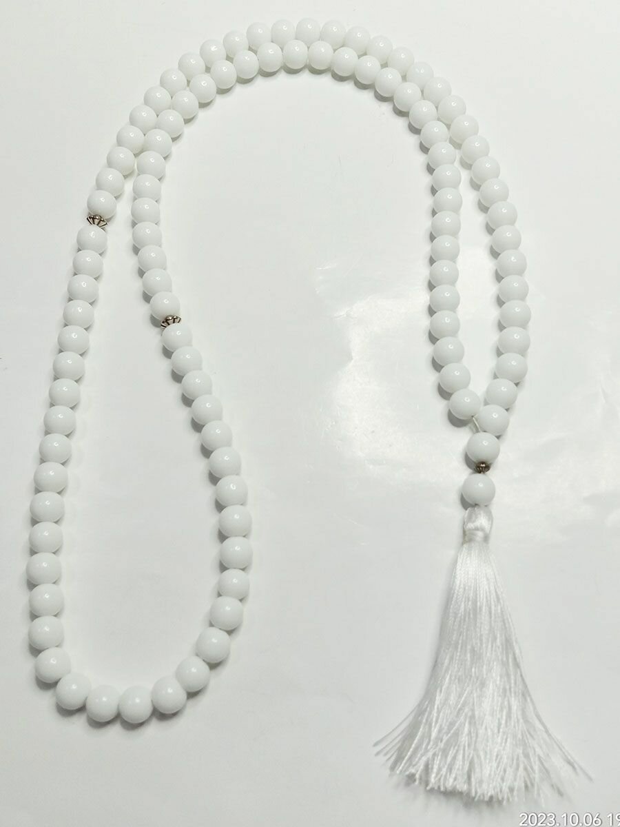 Четки мусульманские из белого агата 99 бусин, диаметр 8 мм. в коробке