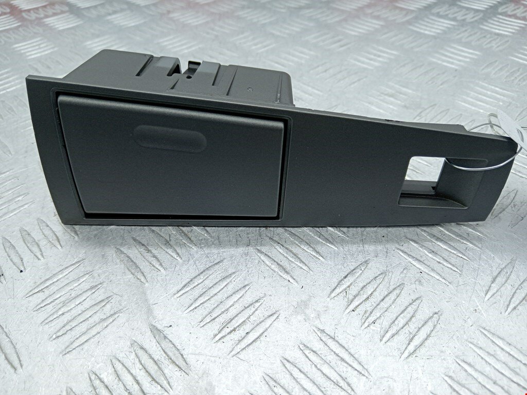 Урна автомобильная BMW 7-Series (E65/E66) 51427024490 арт. 1994026