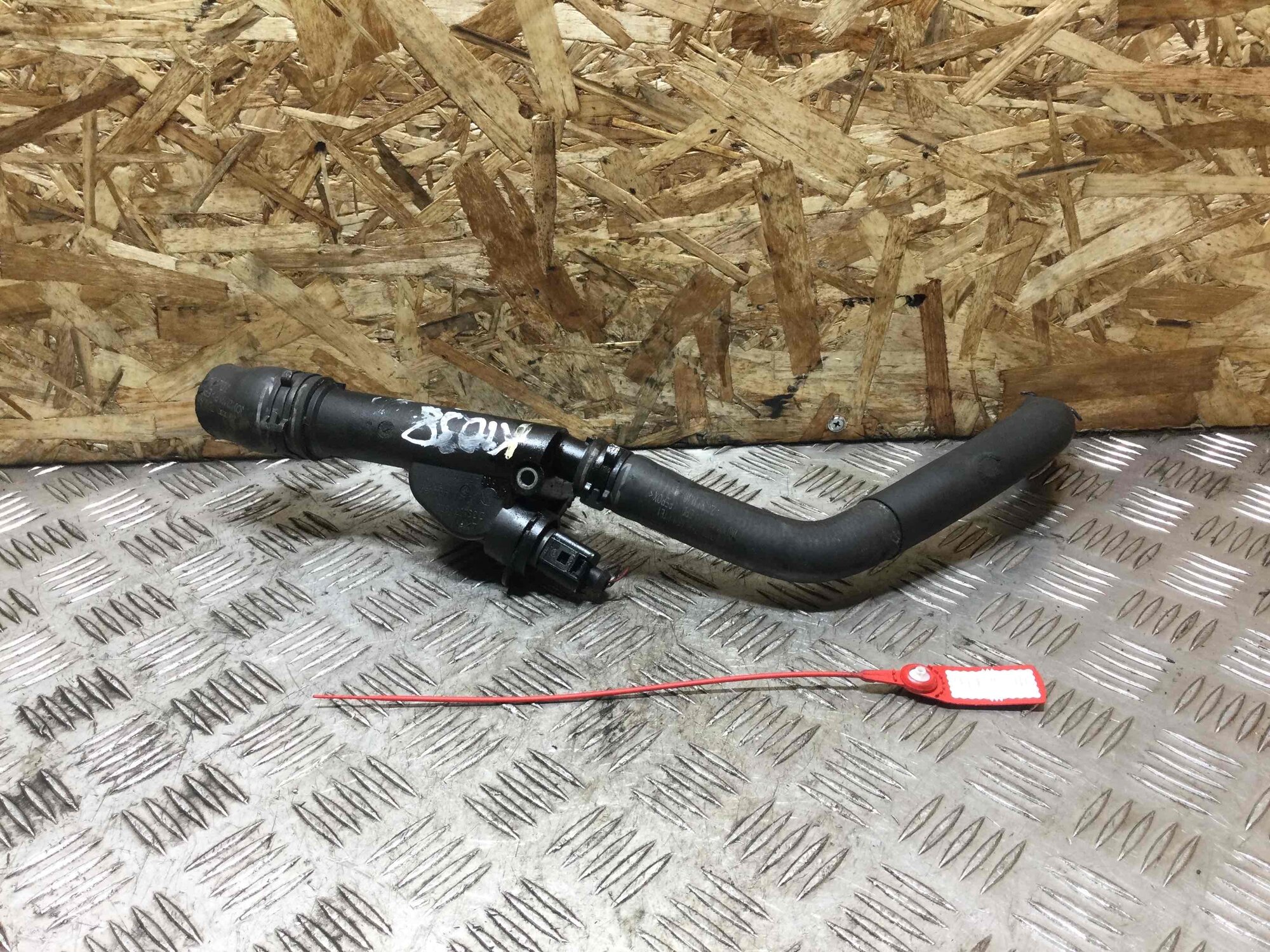 Б/У Фланец (тройник) системы охлаждения Volkswagen Passat B6 (2005-2010) 2005 г.