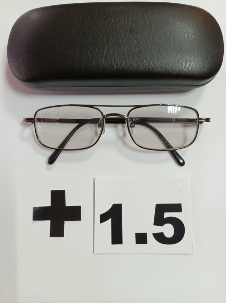 Очки +1.5. Dpp68-70mm. Линзы стекло , фотохром,100%УФО защита, серые. Оправа металлическая. Серая.