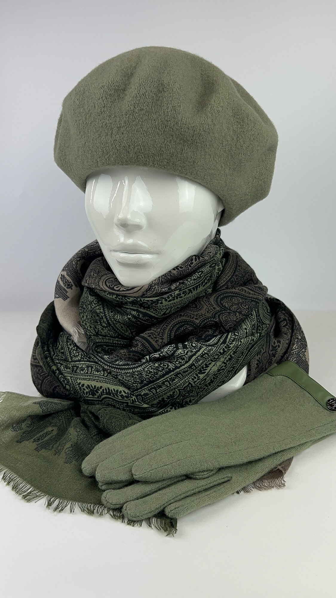 Комплект с головным убором для женщин