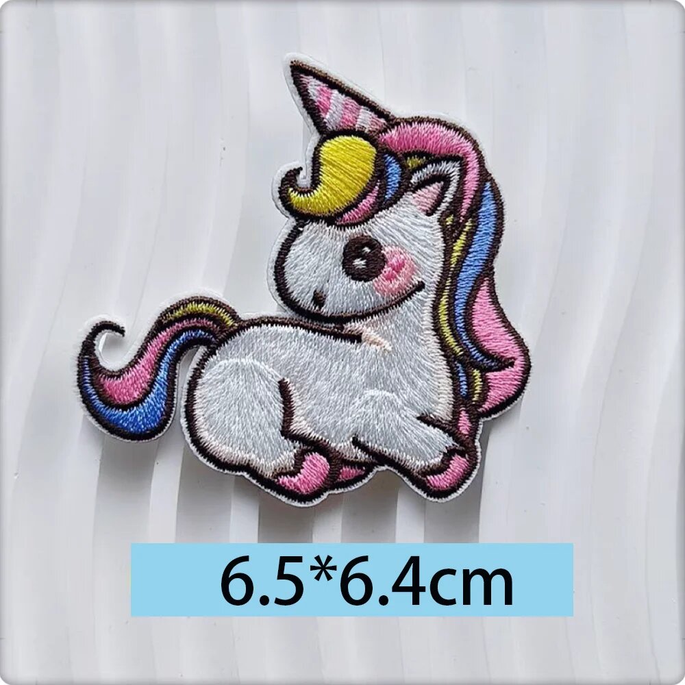 Вышитая аппликация Unicorn, 6.5*6.4см, Цвет: Rainbow Horse B