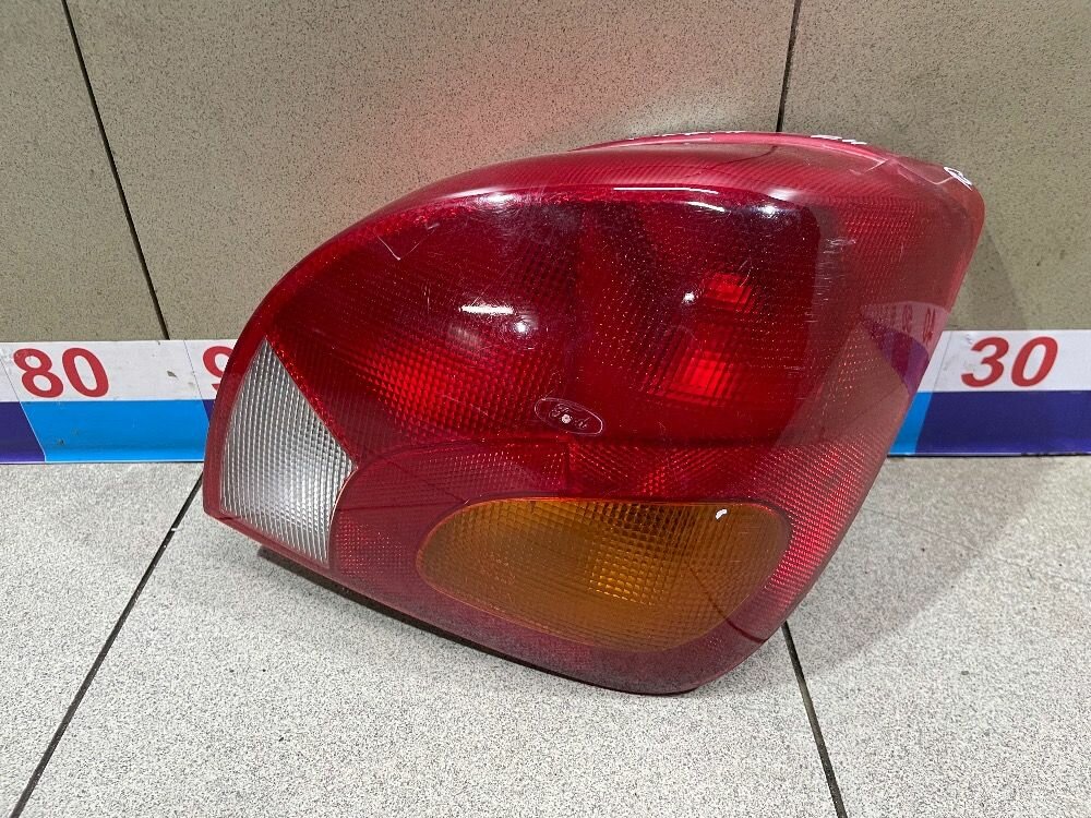 Фонарь задний правый Ford Fiesta 4