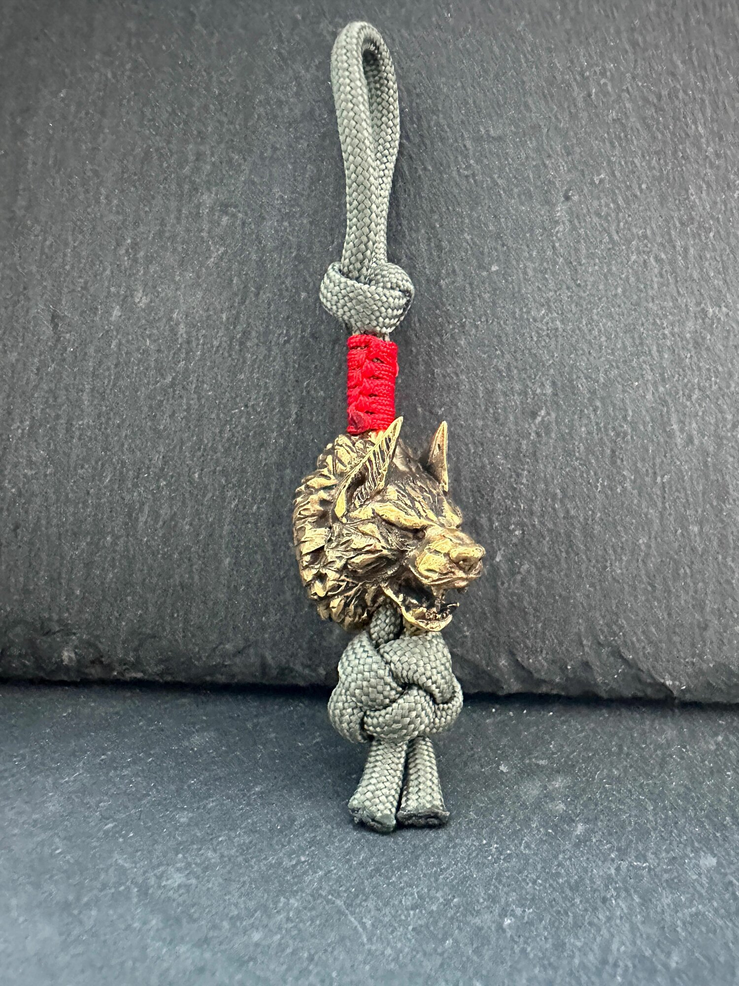 Темляк с латунной бусиной Волк