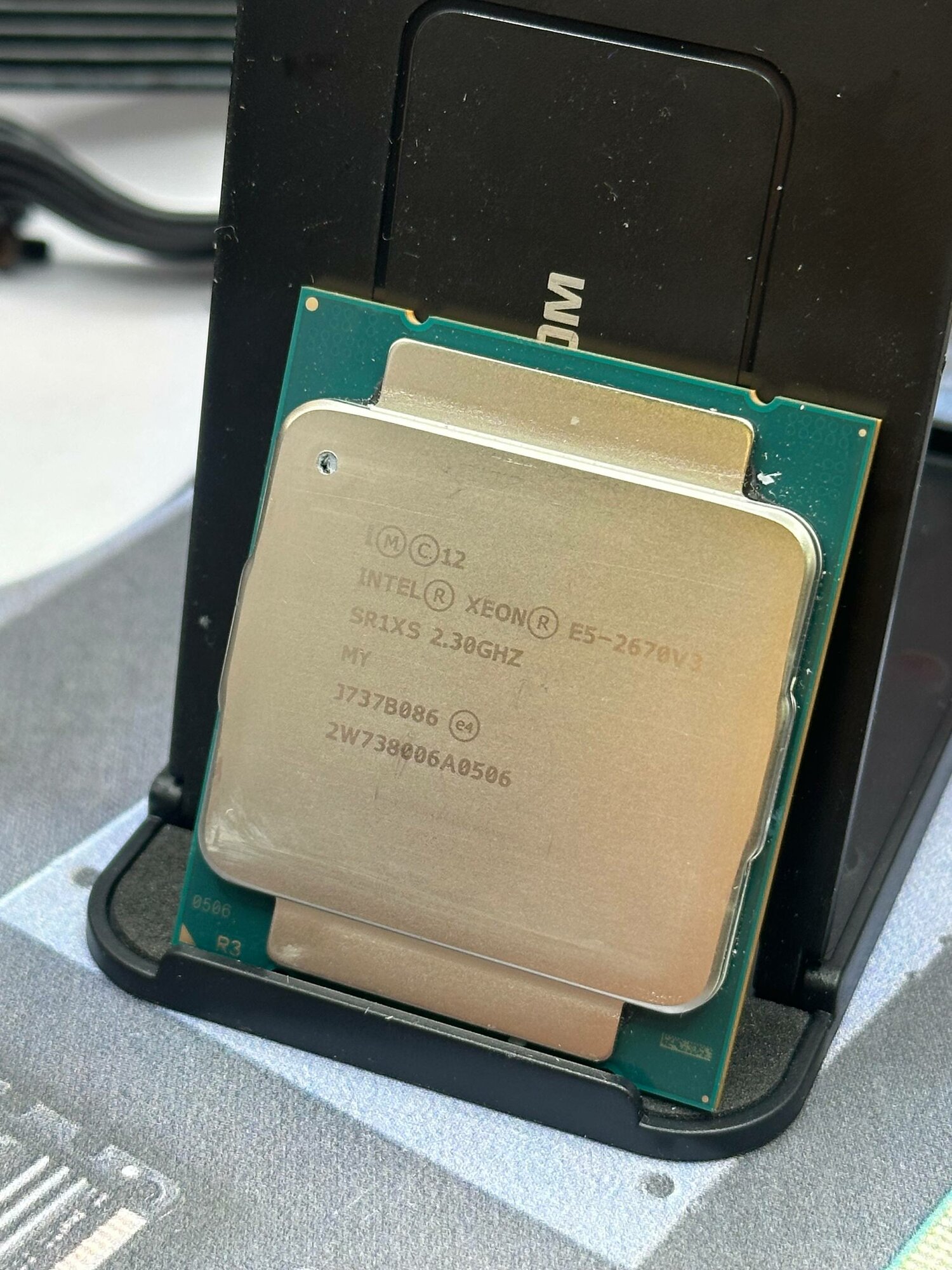Процессор Intel Xeon E5-2670 v3 LGA2011-3, 12 x 2300 МГц