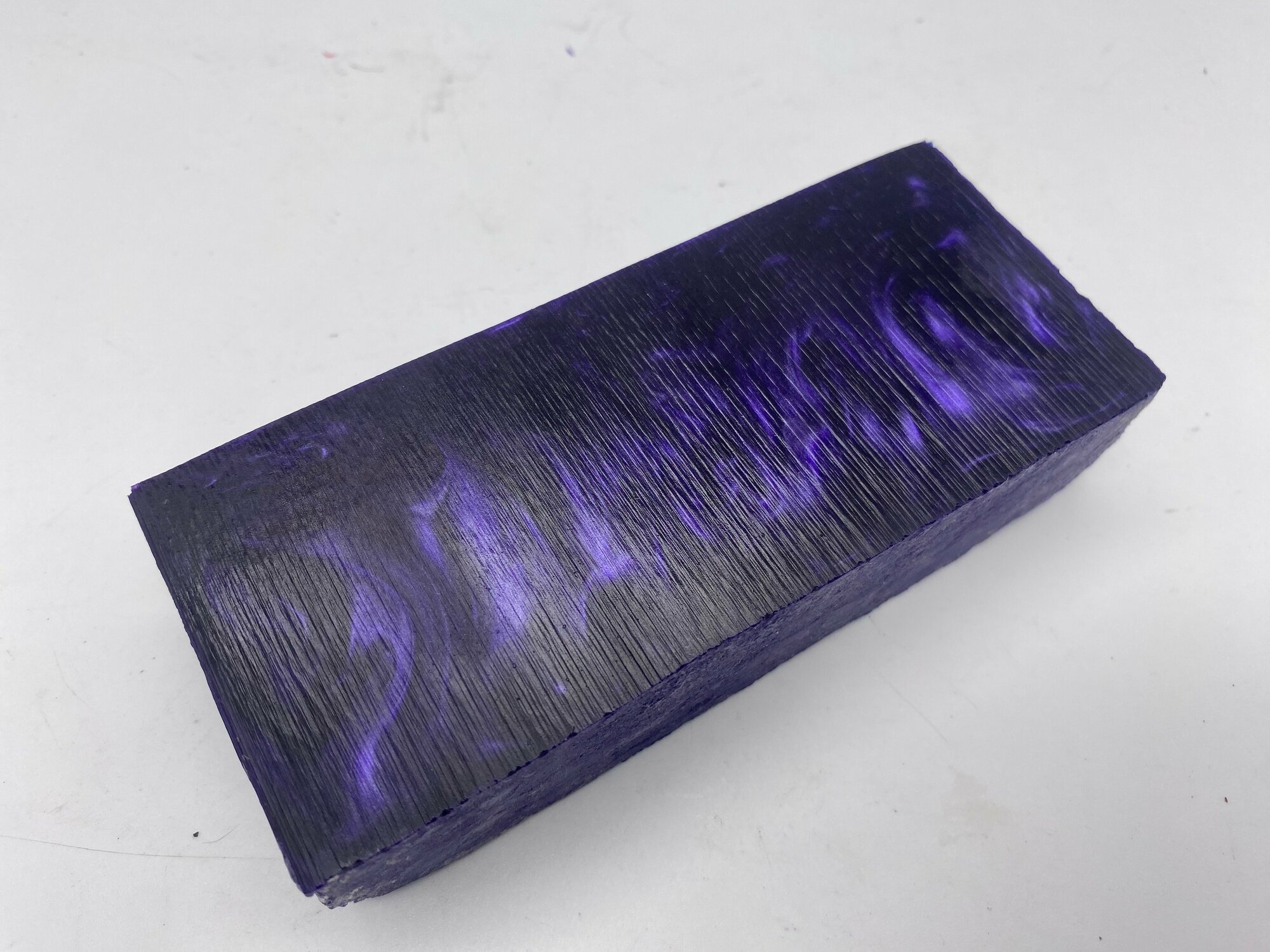 Акриловый брусок для рукояти разных цветов (черно-фиолетовый перламутр / черно-фиолетовый перламутр)