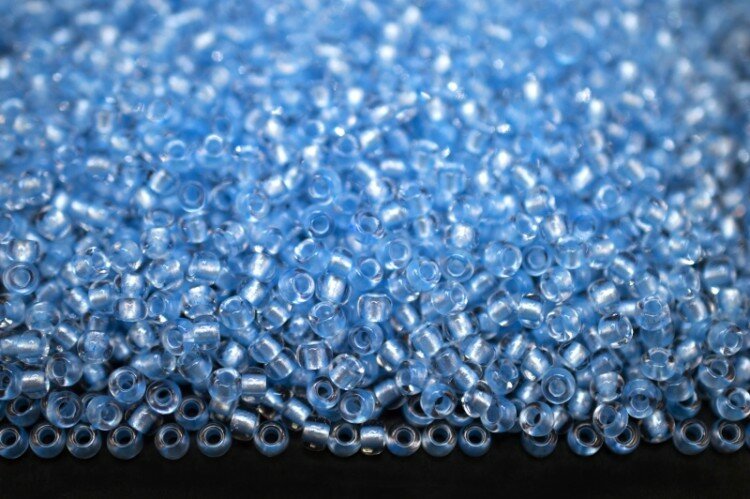 Бисер чешский PRECIOSA круглый 10/0 38236 прозрачный, голубая перламутровая линия внутри, 20 грамм