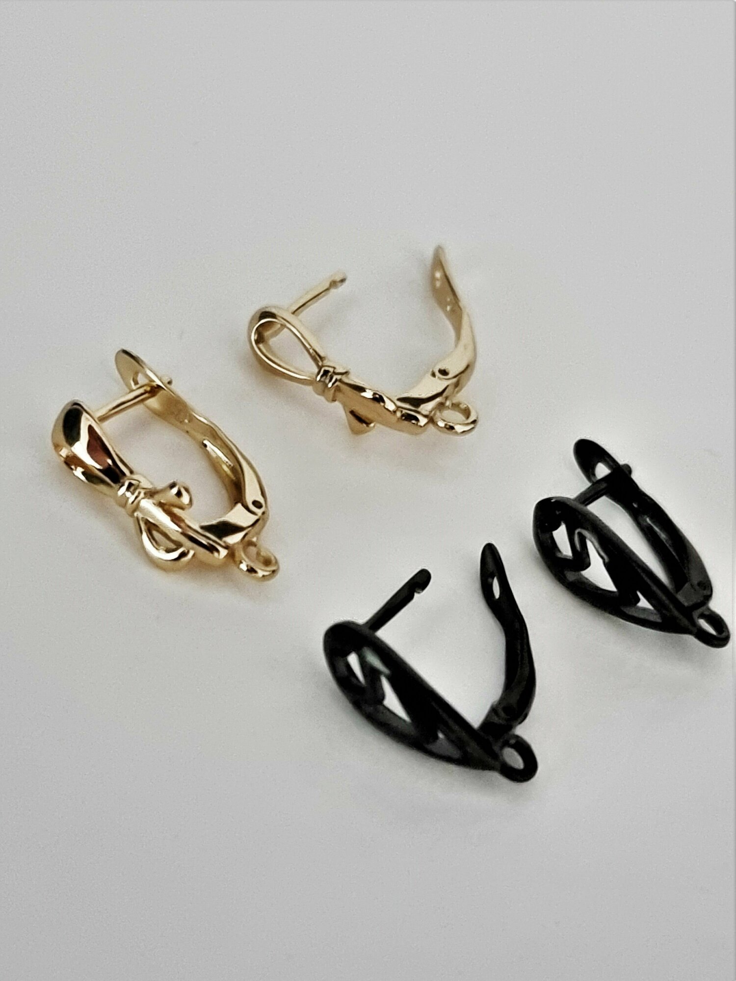 Швензы с английским замком "Фигурные". Золотые и черные. 4шт.