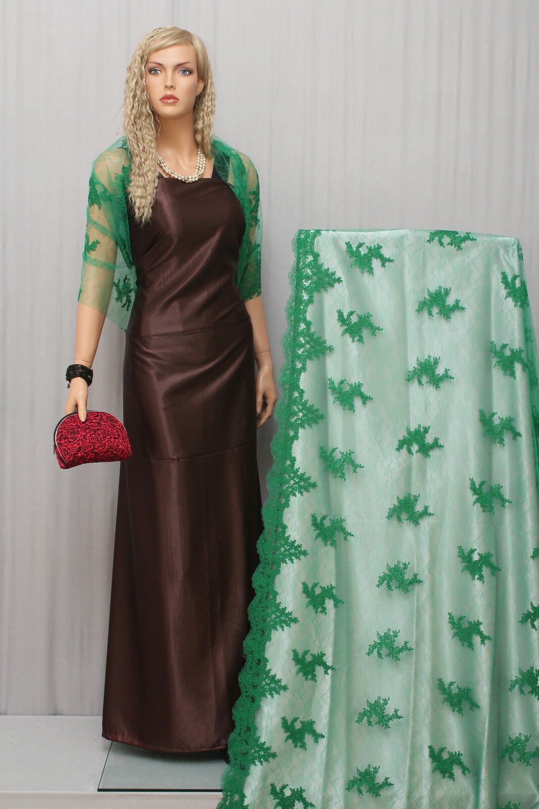 Ткань Кружевная вышивка на ярко-зелёной сетке с кордом и фестоном, ш125см, 0,5 м