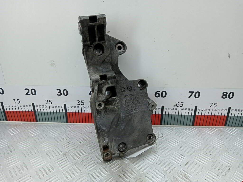 Кронштейн генератора Volkswagen Golf 5 03G903143F арт. 2044457