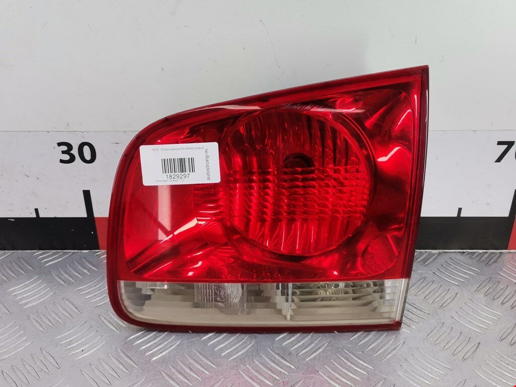 Фонарь крышки багажника правый Volkswagen Touareg 1 5C6945094H арт. 1829297