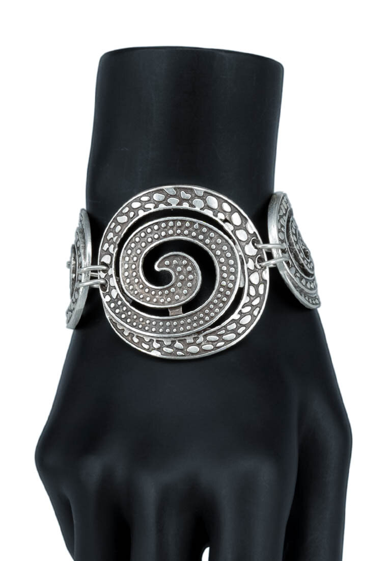 Жесткий браслет