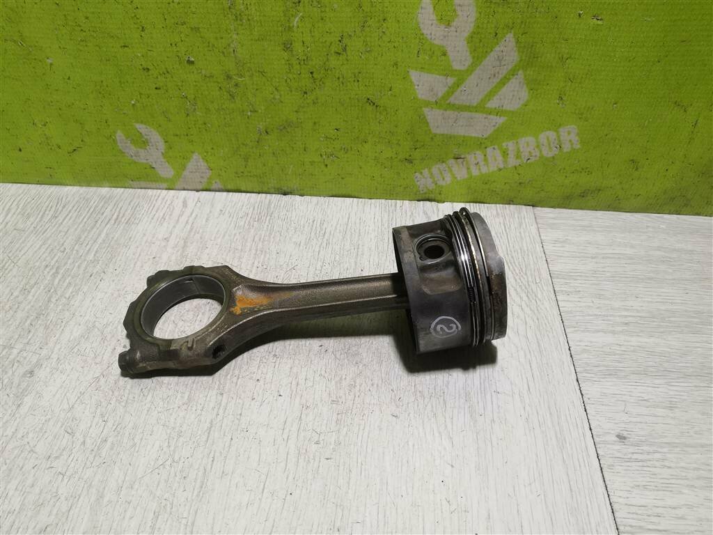 Поршень с шатуном VW Golf 3 Vento 91-97