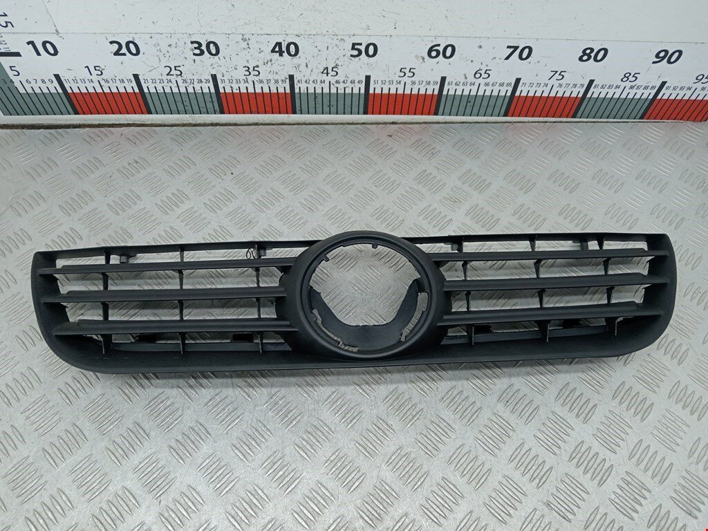 Решетка радиатора Volkswagen Polo 4 6Q0853653 арт. 2202153