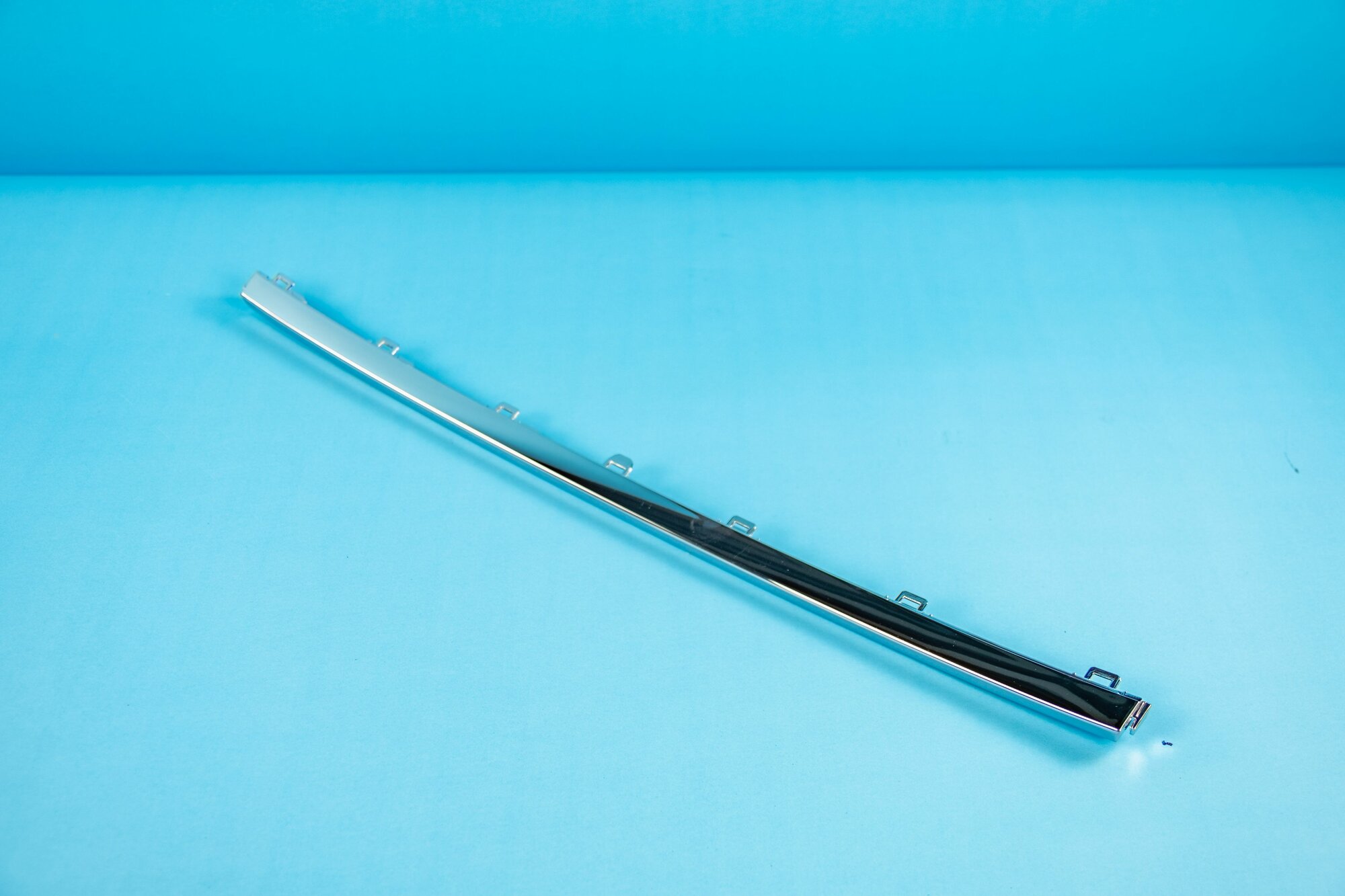 Молдинг решетки радиатора Хунцы 2 Hongqi H5 2022 2023 2024 передний центральный хром накладка бампера декоративная