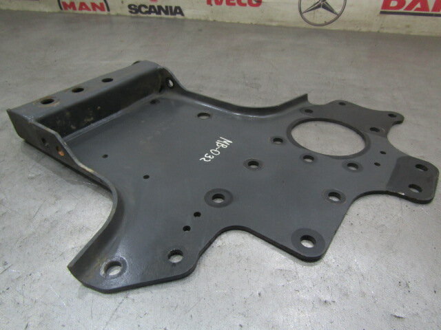 Кронштейн усилителя бампера правый Mercedes Actros