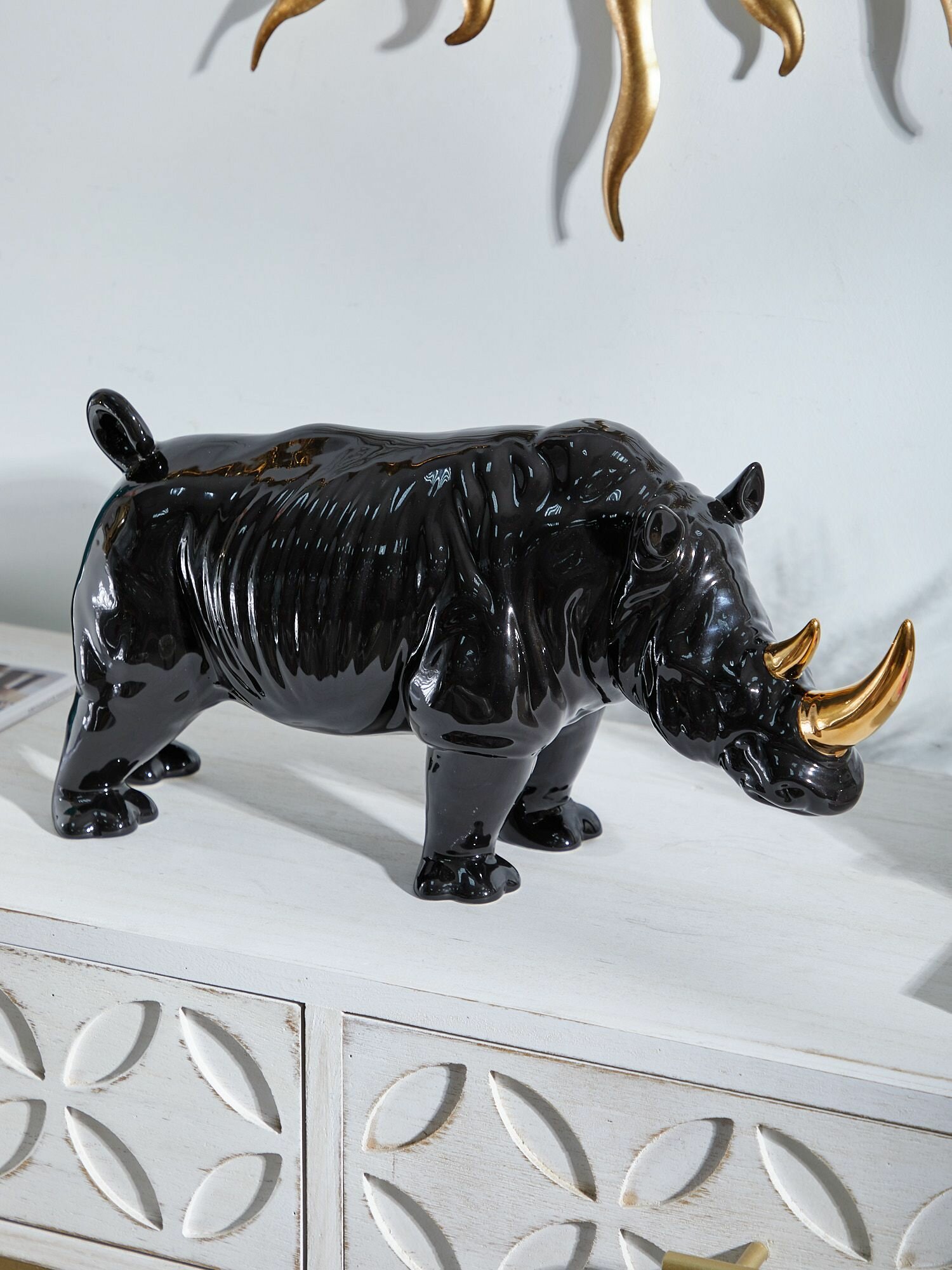 68-013 Декор настольный Носорог 51х16х25см, керамика, Glasar