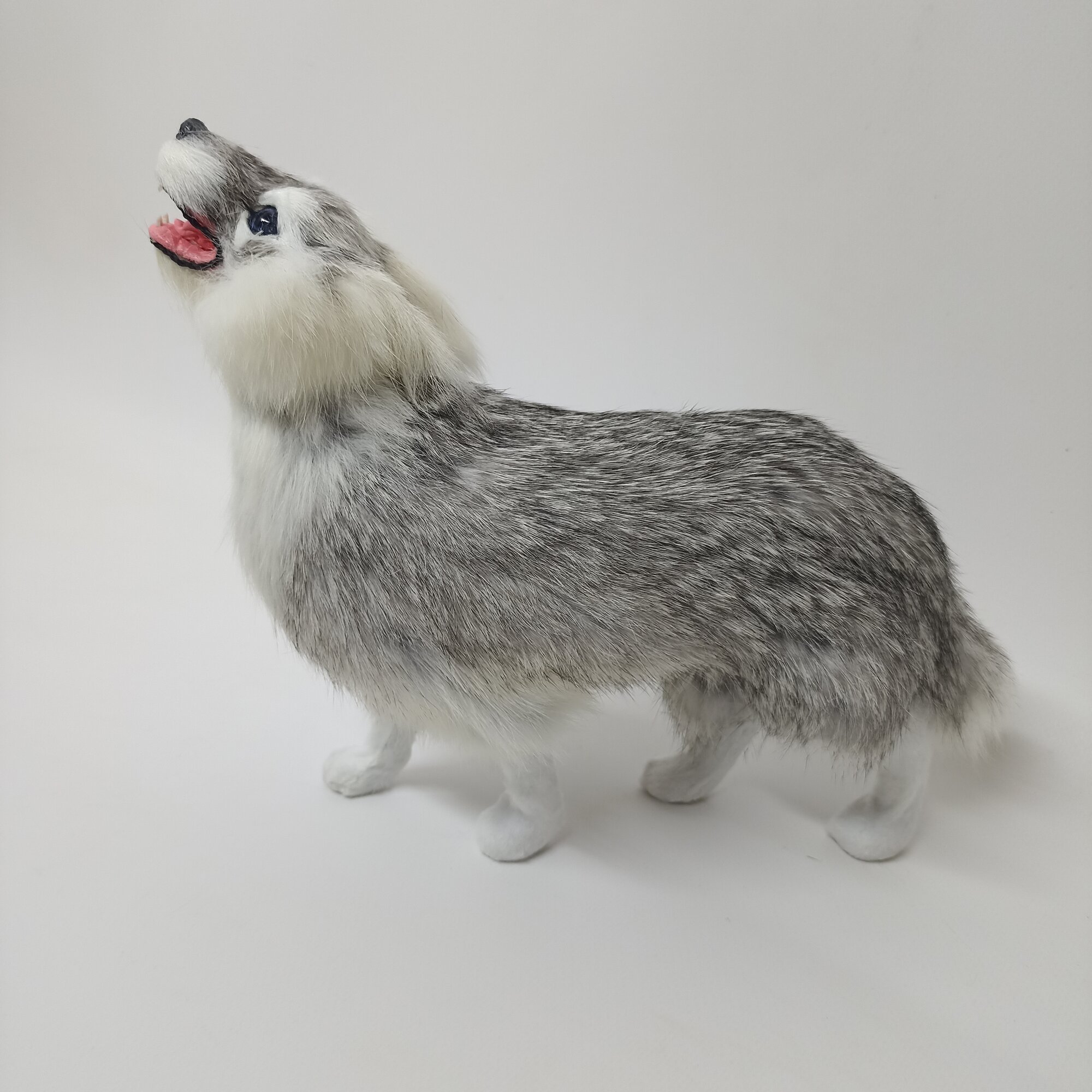 Игрушка из натурального меха Волк