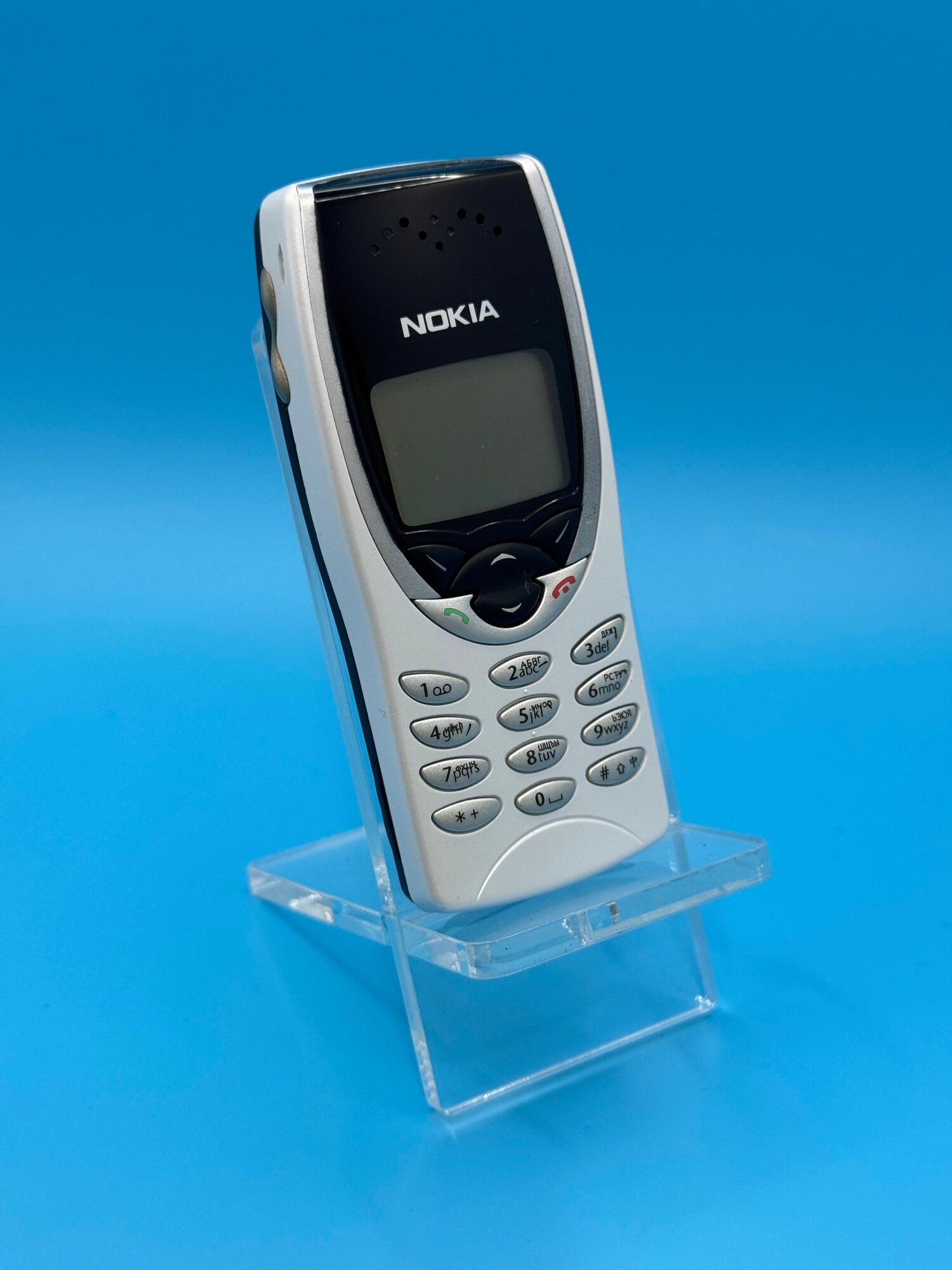 Мобильный телефон Nokia 8210