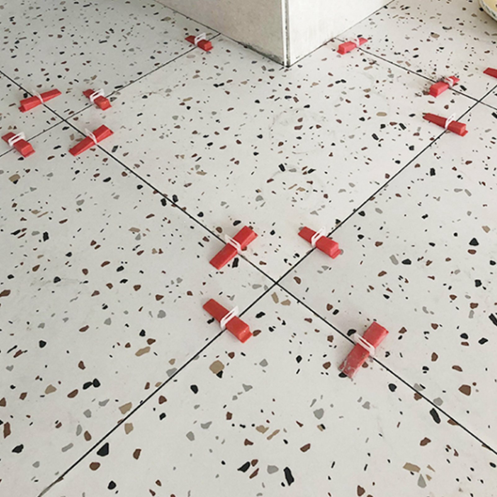 Комплект для выравнивания плиток с, 100 базами 1.5мм, 100 клиньями, для установки полов, материал PP, вес 950г, размер 23.5x17x2см, многоразовые, для выравнивания плиток, инструменты для ремонта, установка стеновых и напольных плиток