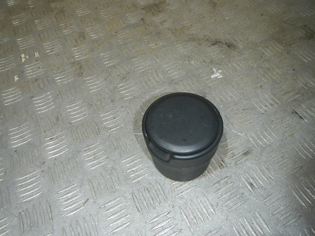 Б/У Пепельница, Volkswagen (Фольксваген)-POLO (SED RUS) (11-) VOLKSWAGEN POLO (Sed RUS) (11-) Потертости. 609125 VAG арт...