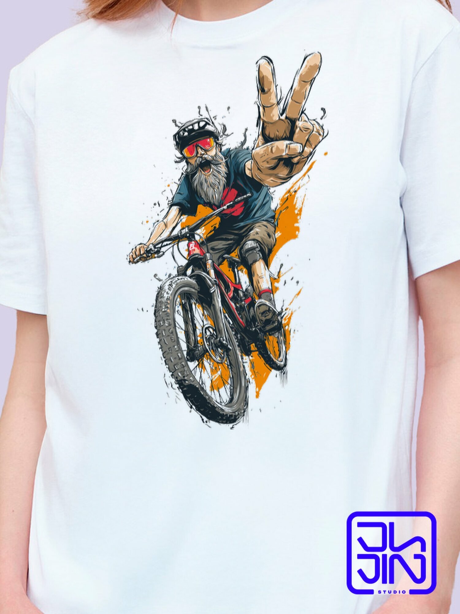 Футболка классическая женская с авторским принтом Крутой черно-красный велосипедист в оранжевых уличных красках экстрима, белый хлопковый трикотаж с прикольным рисунком на груди